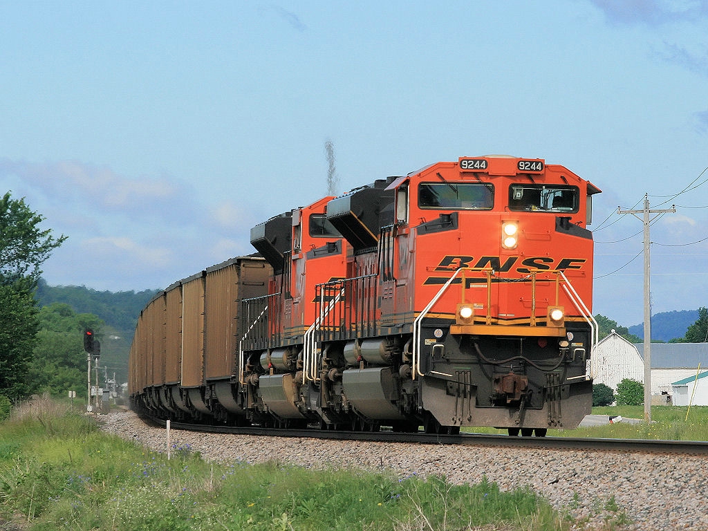 BNSF 9244
